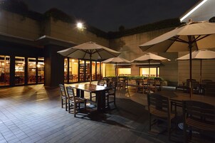5 restaurantes: servem almoços e jantares