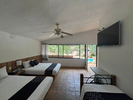 Quarto superior | Cofres nos quartos, Wi-Fi de cortesia, roupa de cama