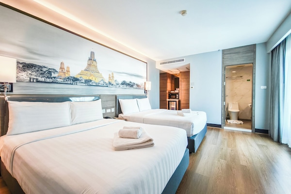 Cofres nos quartos, escrivaninha, espaço de trabalho para notebook