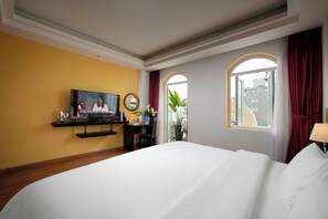 Suite Júnior, varanda | Minibar, cofre no quarto, secretária 