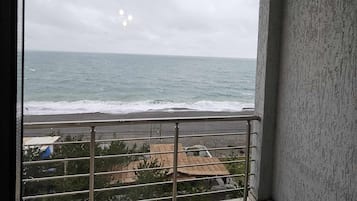 Quarto Triplo Familiar, 1 quarto, vista para o mar | Terraço/pátio interior