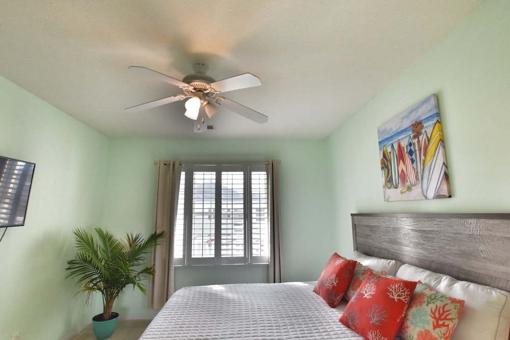 Gorgeous Condo in an Intracoastal Waterway Comm/Carolina Keyes/Pool ...