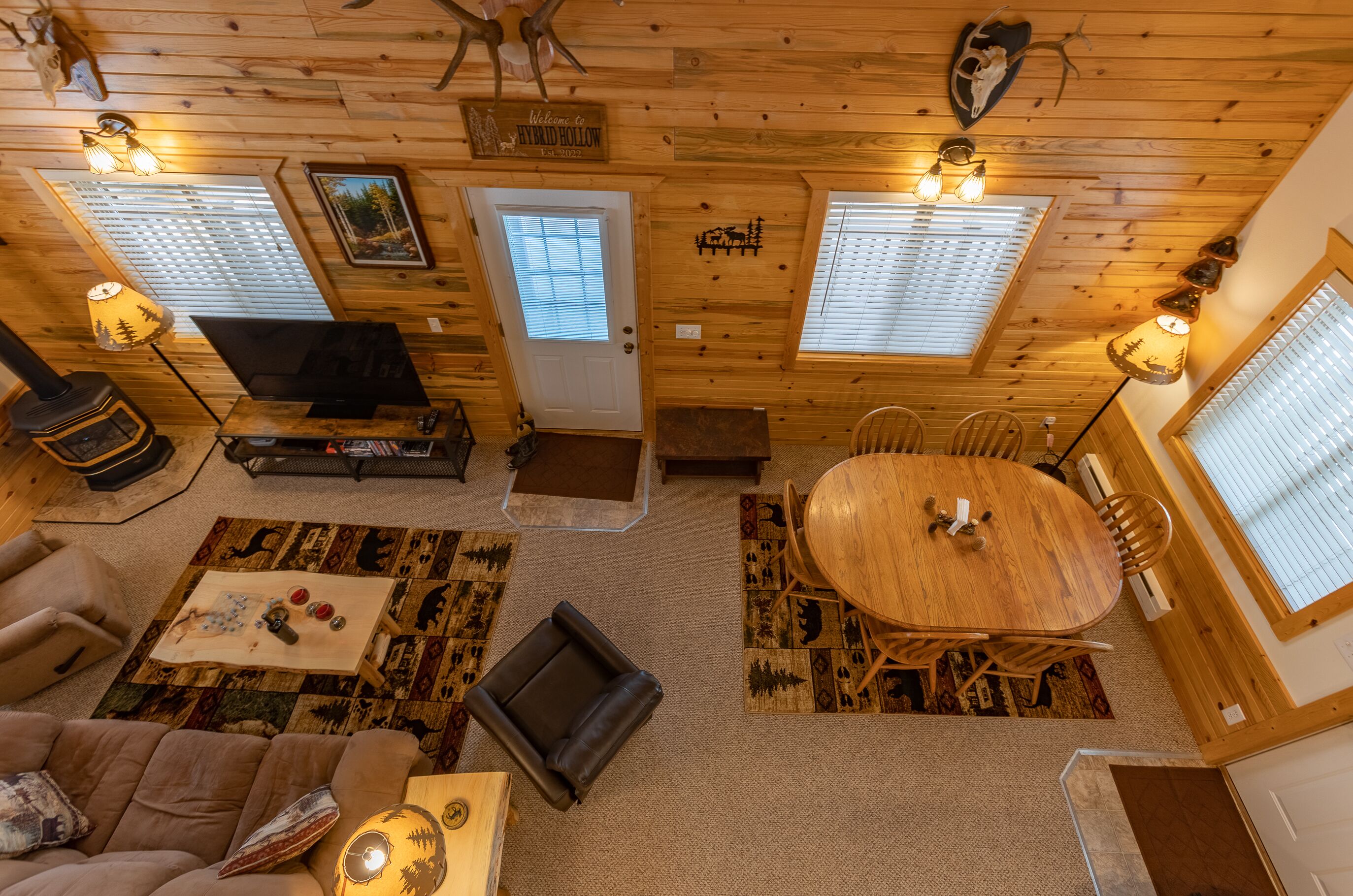 Kabino: Hot Tub Dog Friendly Foosball Fire Pit Smarttv Wifi - Island Park, ID