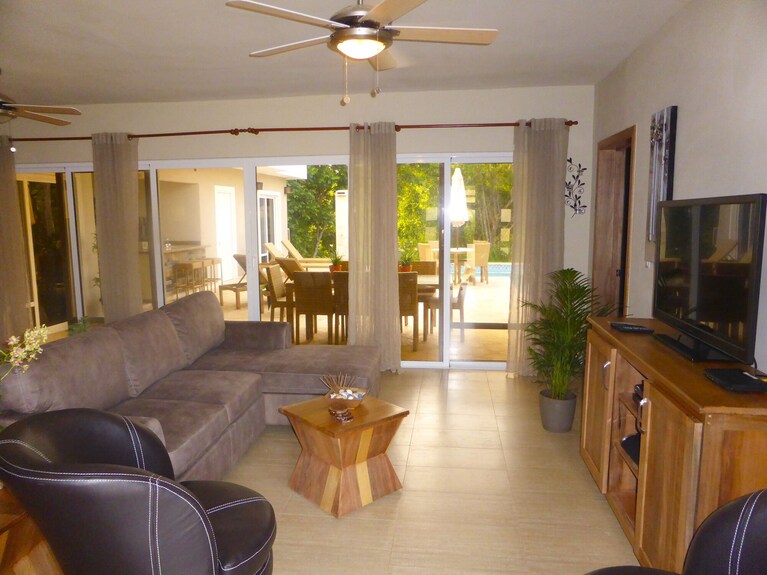 Guest-friendly Villa With Private Pool, Ac, Internet, All Bells&whistes - Sosúa