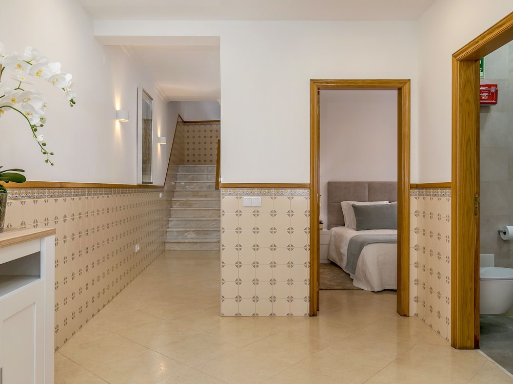 Casa Da Alegria 24 - Hidden Gem Inside The City Walls Of Lagos - Lagos