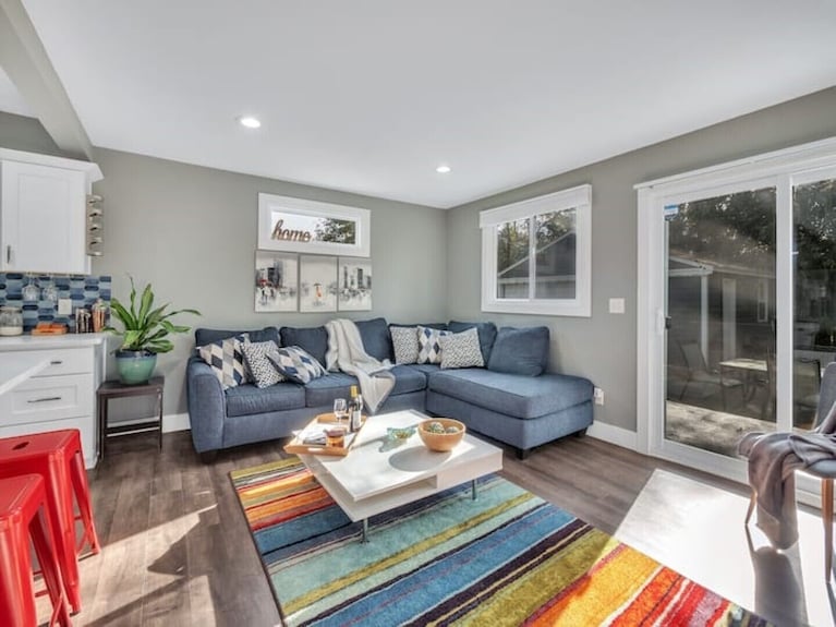 The Little Hamster - By Ferndale & Royal Oak W/ 2tvs - Open Concept - Modern - Michigan