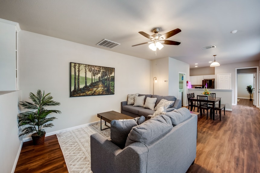 Spacious & Comfortable Home With Garage - Cultural District - Fort Worth