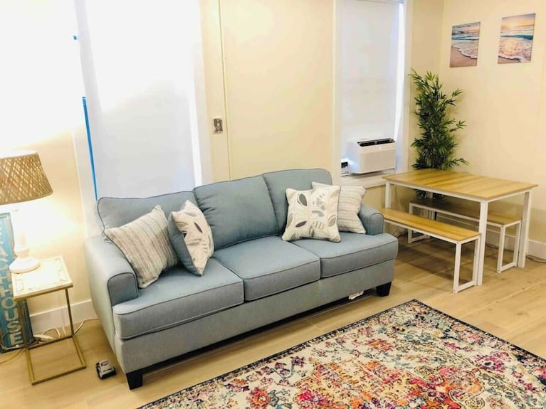 Pets Ok Steps 2 Ocean Center, Walk To Beach! Pets Ok! - Florida