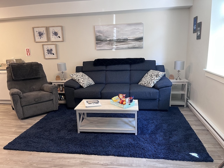 Hot Tub, Pet Friendly + Monthly Discounts! Trails Nearby!\n - Vancouver Island