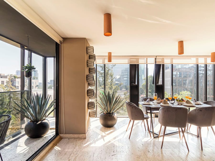 Apartamento Premium | Sala de estar | Smart TV de 42 polegadas com canais por cabo