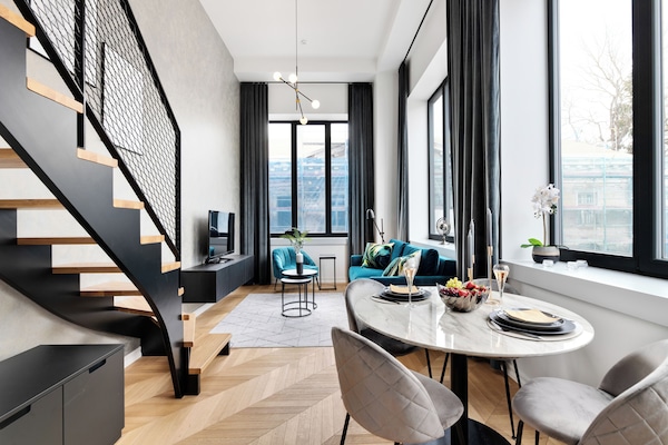 Loft Premium (Epic Studio - Loft) | 1 quarto, com decoração personalizada, com mobília individualizada