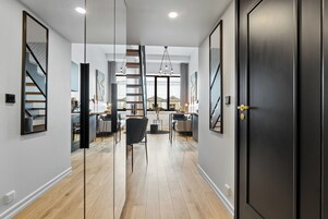 Loft (Homey Studio - Loft for 4) | Com decoração personalizada, com mobília individualizada 