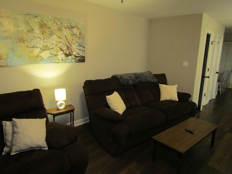 Cheerful 2-bedroom Townhouse With Pool - Tennessee