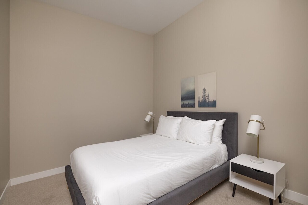 Suite #110: Contemporary Oceanfront Accommodation - Île de Vancouver