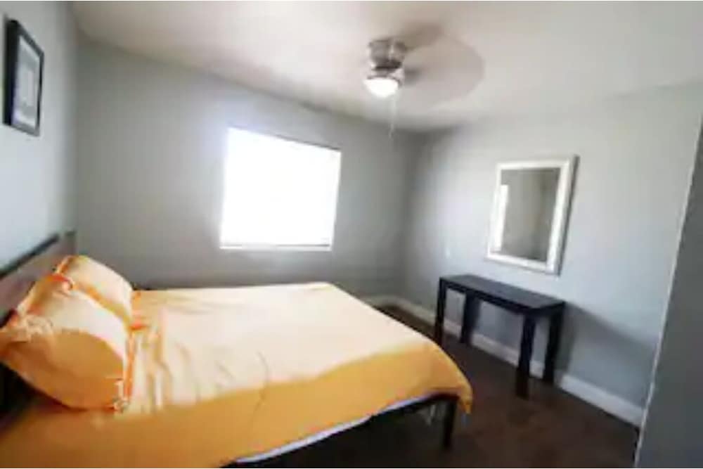 Casa Monroe - 3 Bed, 1 Bath Renovated Home Woffice - El Paso, TX