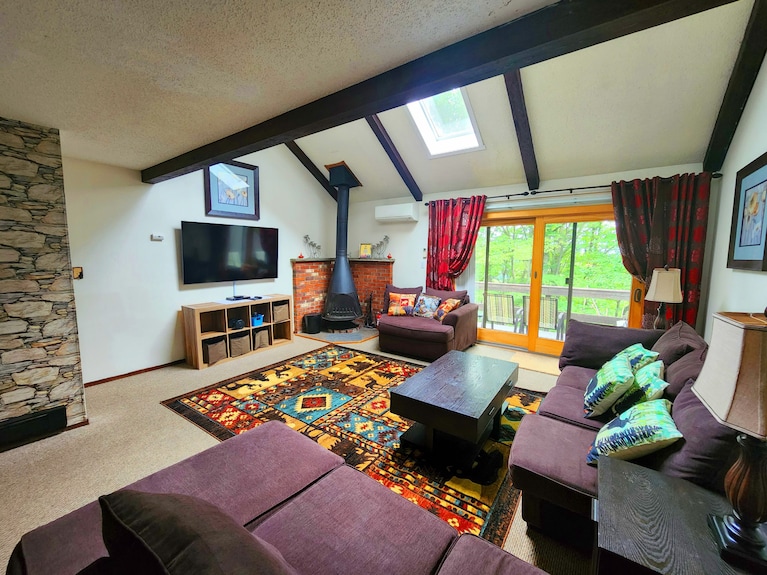 Unique Spacious 3 Bedrooms Mountain Townhouse - Tannersville, PA