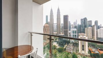 Suite Exclusiva, 3 quartos, Vista para a cidade | Sala de estar
