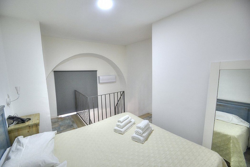 Casa Spirea M: A Characteristic And Welcoming Apartment Situated In A Quiet Location, A Few Minutes From The Town Center, With Free Wi-fi. - Sorrento