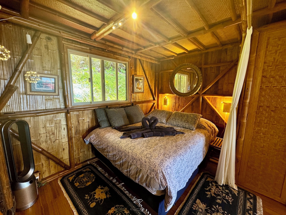 Bamboo Bliss: Ocean Views & Waterfalls Await! - Hawaii