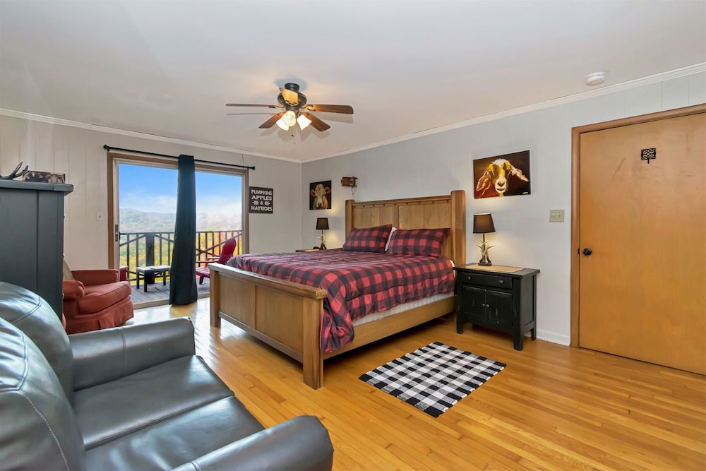 Colonel Webers Lodge, 5 Sleeping Areas, 3 Baths, Fp, Accessible, Pet Friendly! - Boone, NC