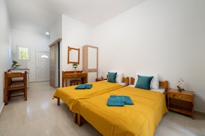Quarto Standard, 2 camas individuais | 1 quarto, ferro/tábua de engomar, berço de viagem, Wi-fi grátis