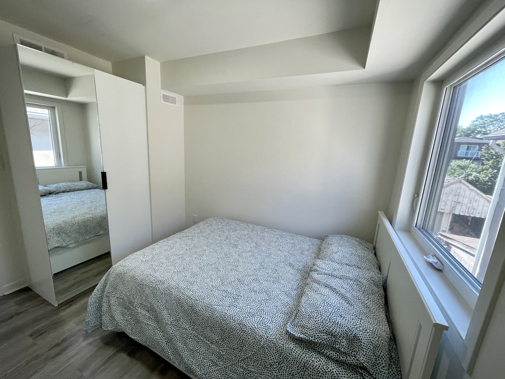 Contemporary 3br Loft W/ Large Terrace Downtown - Mississauga