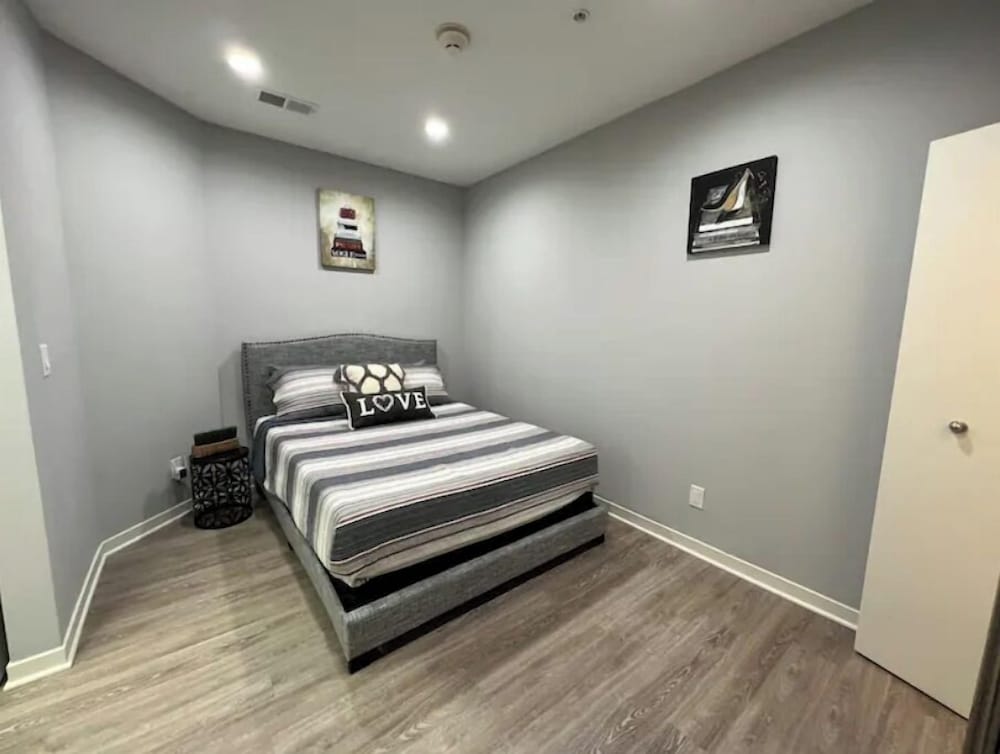 Luxury 1 Bedroom Loft Centrally Located To It All! - ウェストランド, MI