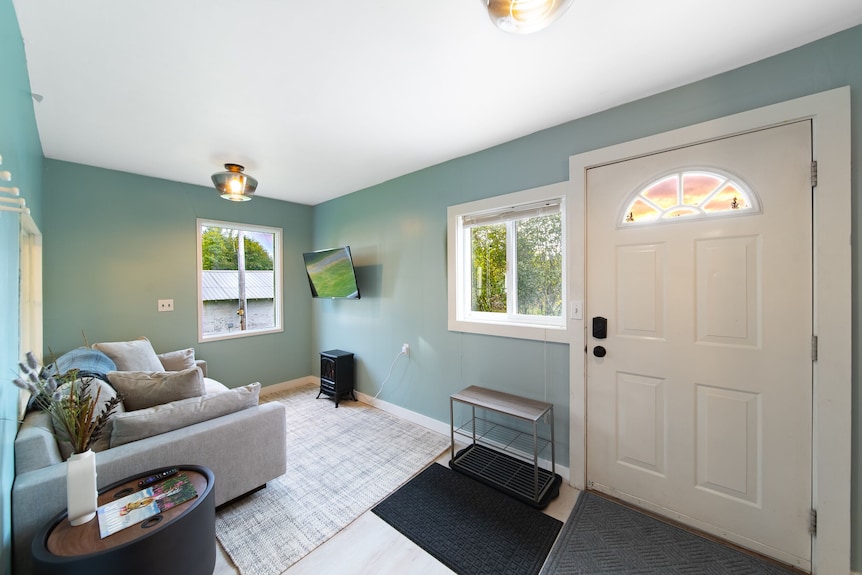 Historic Bungalow On Centrally Located Half-acre Private Lot - Homer, AK