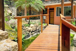 Quarto Queen | Minibar, Wi-fi grátis, roupa de cama fornecida