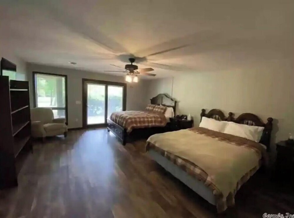 Riverfront Lodge on 10 Acres with Large Dock - Flippin | Vrbo