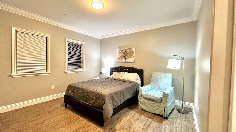 Upscale Condo New 2 Br Ensuite 2.5 Bath Attached Garage , Full Amenities - Arcadia, CA