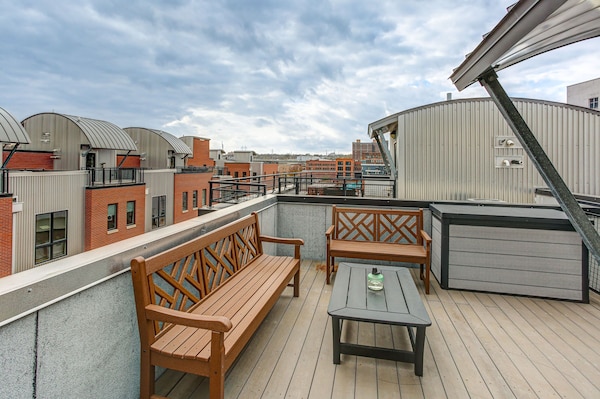 2-bedroom Modern Eclectic Old Market Townhouse - Omaha