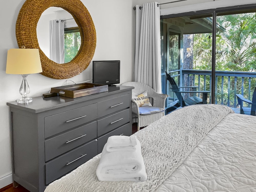 Pet Friendly, Walk To Beach, Pool And Community Dock And More! - Kiawah Island, SC