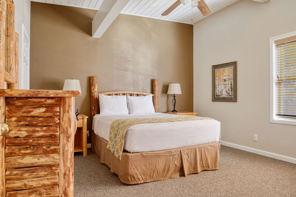 Outpost: Town Square Lodge 11 - Close to Town Square - Jackson | Vrbo