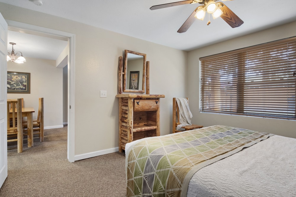 Outpost: Town Square Lodge 3 - Close to Town Square - Jackson | Vrbo