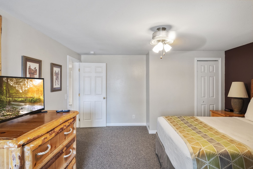 Outpost: Town Square Lodge 4 - Close to Town Square - Jackson | Vrbo