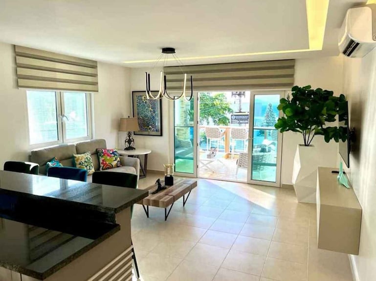 2bd Sea-views Condo, Guest-friendly, Steps From Sandy Beach And Clubs - Caraibi