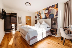 Quarto casal luxo | Roupas de cama antialérgicas, escrivaninha