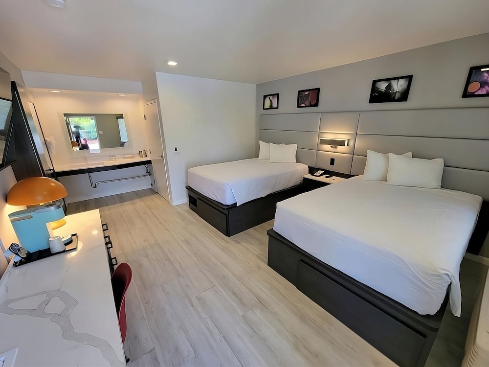 Shopping Spree At Westfield Valley Fair Shopping Mall! 3 Units W/ Free Parking - Saratoga, CA