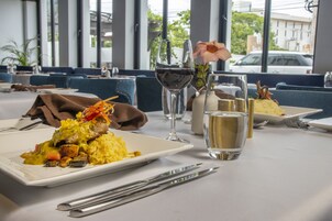 Café da manhã feito na hora todos os dias (USD 34 por pessoa) 