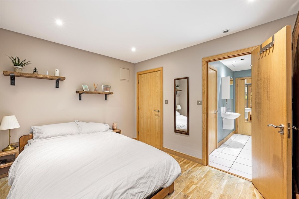 2 Bedroom 2 Bathroom Flat In London - Hertfordshire