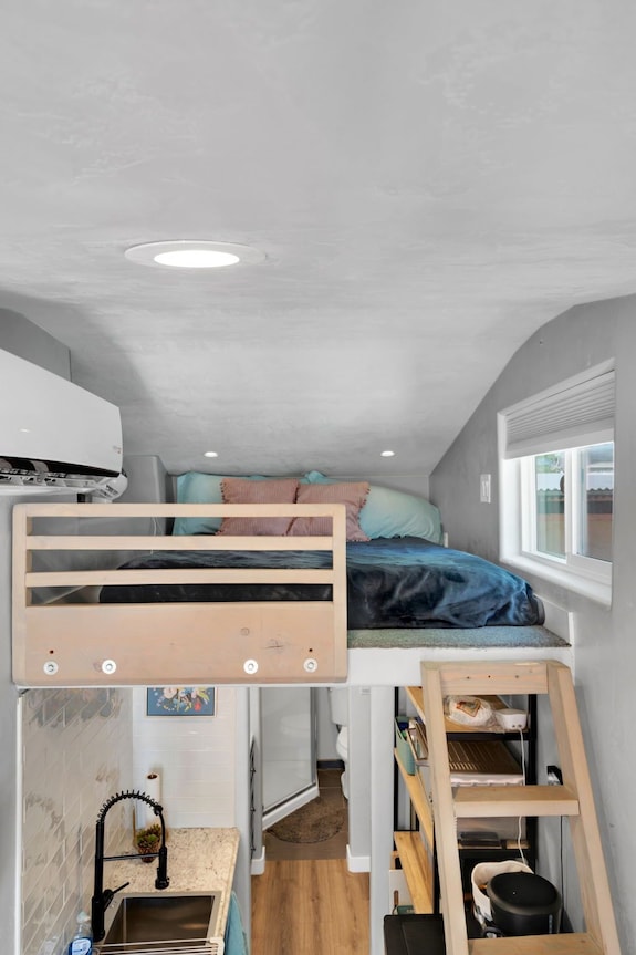 Tiny House With Loft Bed, Kitchenette, Parking In A Quiet Downtown Neighborhood - Sonora