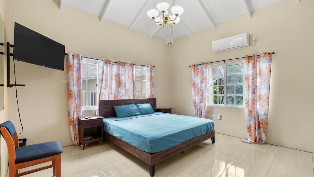 Elegantly Appointed 3 Bed/rm 2 Bath-unparalleled Location To The Beach Access - Grenada