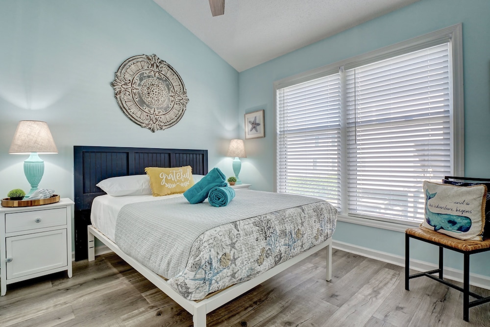 Private Beach Access-3-bedroom W/ Ocean Views & Pool - Surf City, NC