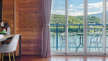 Quarto casal luxo, vista para o lago | Wi-Fi de cortesia, roupa de cama