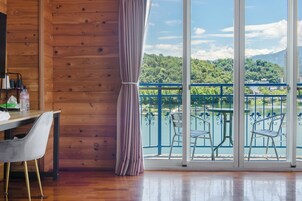 Quarto Duplo Deluxe, vista para o lago | Wi-fi grátis, roupa de cama fornecida 