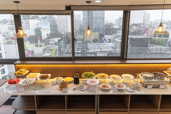 Pequeno-almoço tipo buffet diário incluído