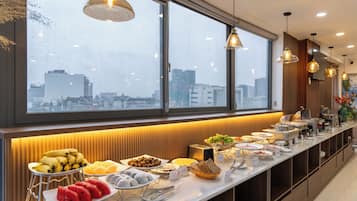 Pequeno-almoço tipo buffet diário incluído