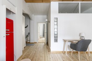 Apartamento Superior | Sala de estar | Televisor de 36 polegadas com canais por cabo 