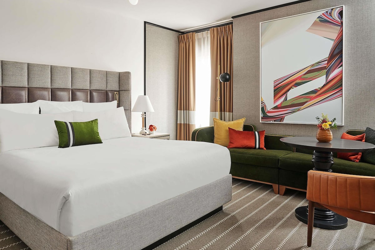 Suite de Luxo, 1 cama king-size | Cofre no quarto, secretária